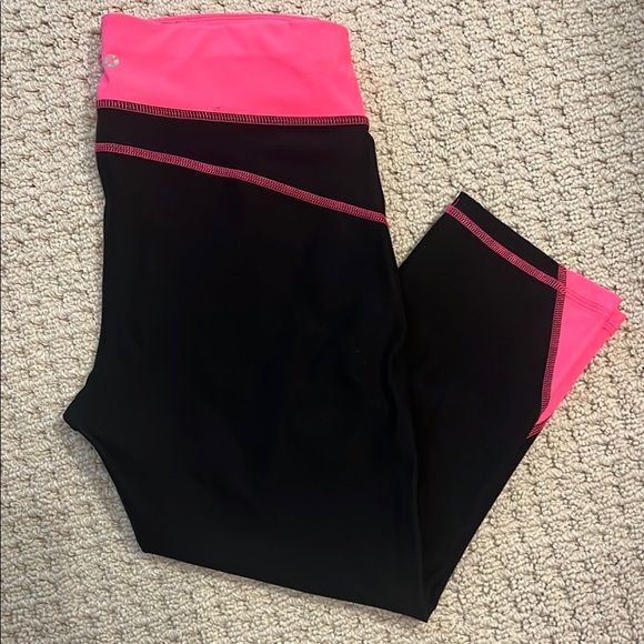 Xersion | Pants & Jumpsuits | Xersion Colorblock Black And Pink Capri ...